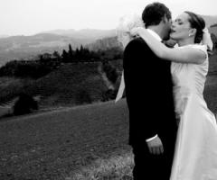 Foto delle bolle di sapone all\'uscita degli sposi dalla chiesa ...